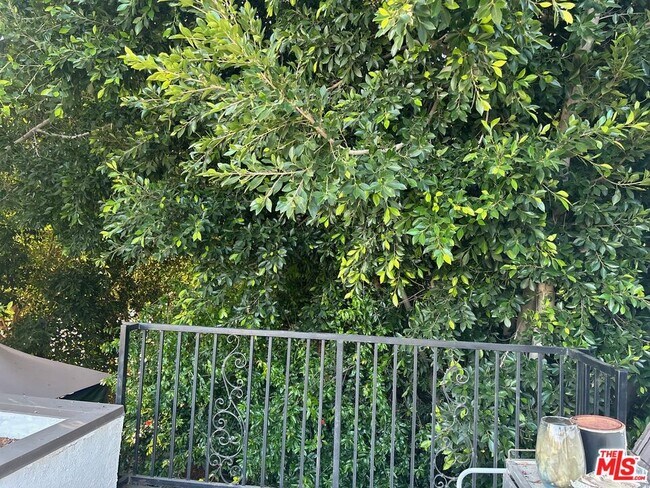 667 Guest Hs S June St, Los Angeles, CA 90005 - Condo for Rent in Los ...