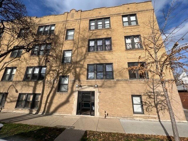3018 W Belle Plaine Ave Unit 3, Chicago, IL 60618 - Condo for Rent in Chicago, IL | Apartments.com