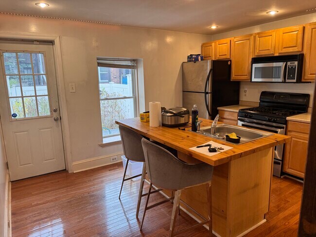 Devils Pocket Apartments for Rent with Extra Storage - Philadelphia, PA ...