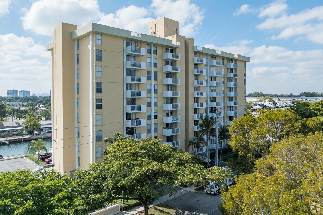 Keystone Towers - 2000-2020 NE 135th St North Miami, FL 33181 ...