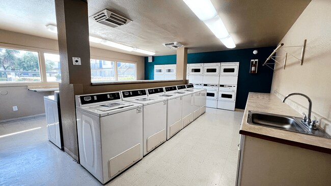 Poets Square Apartments for Rent with a Walk-In Closet - Tucson, AZ ...