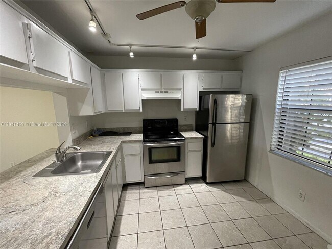 10508 NW 6th St, Pembroke Pines, FL 33026 - Townhome Rentals in ...