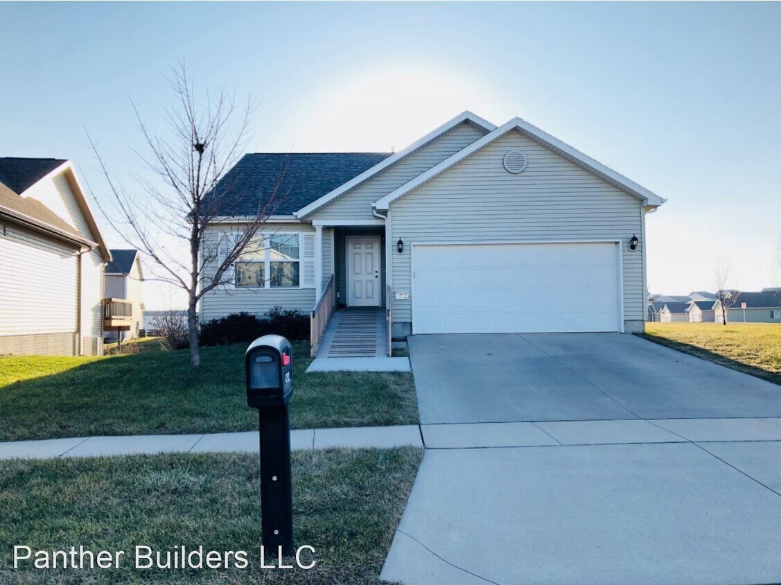 4752 Loren Dr, Cedar Falls, IA 50613 - House Rental in Cedar Falls, IA ...