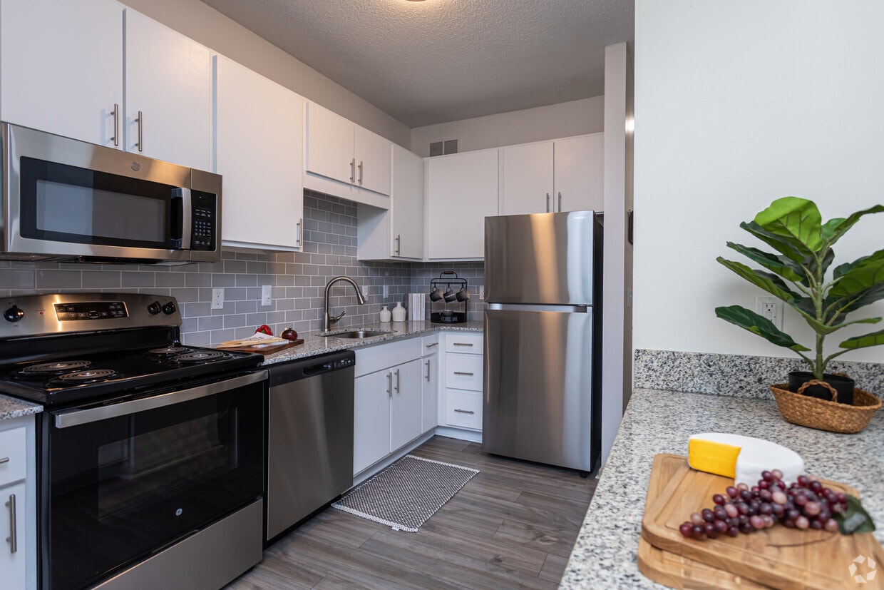 The Waters at Chenal Apartments - Apartments in Little Rock, AR ...