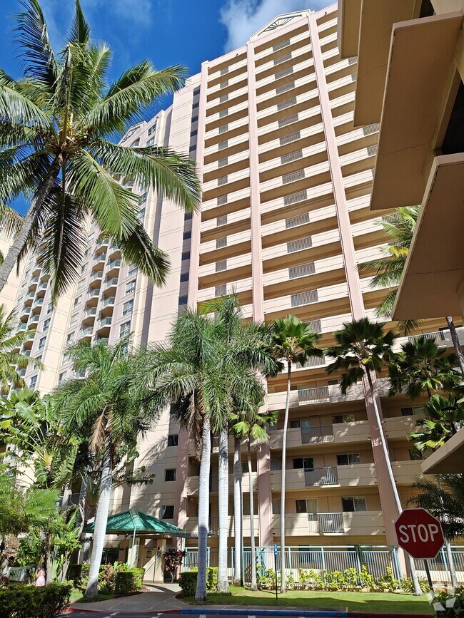 Lakeside Apartments for Rent with Hardwood Floors - Honolulu, HI - 1 ...