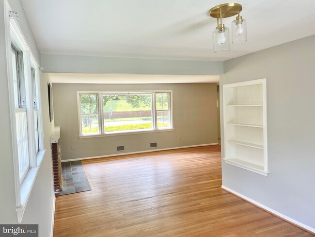 4907 Elsmere Ave, Bethesda, MD 20814 - House Rental in Bethesda, MD ...