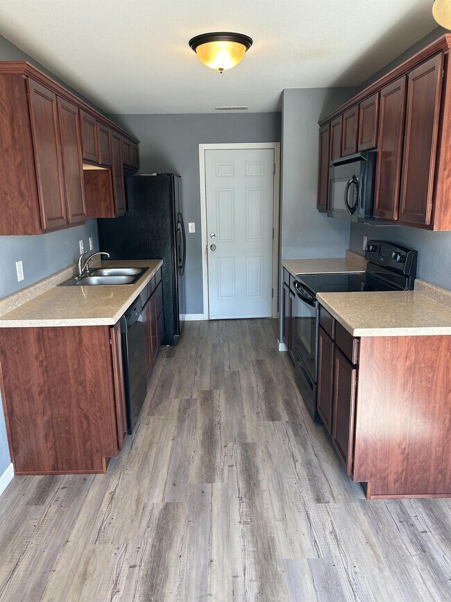 4919 Windsor St, Bismarck, ND 58503 - Townhome Rentals in Bismarck ND ...