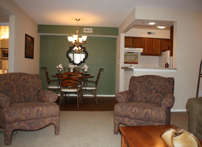 Deercross Apartments Rentals - Blue Ash, OH | Apartments.com