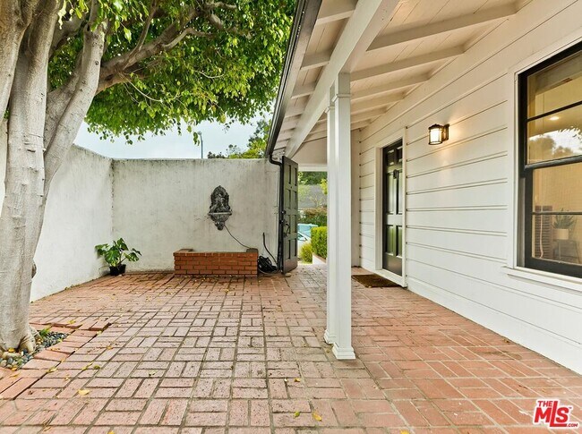 11347 Waterford St, Los Angeles, CA 90049 - Condo for Rent in Los ...