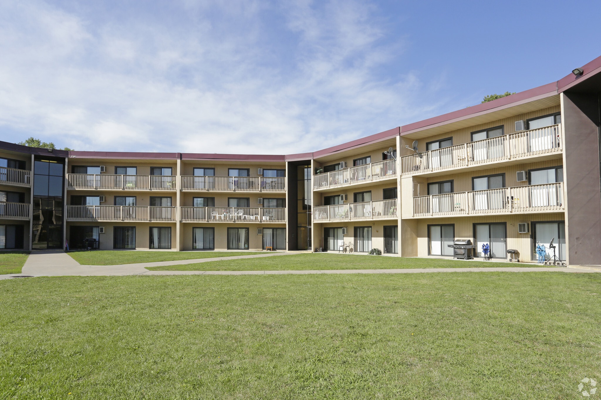 Overlook on 100 - 2524 Highway 100 S Minneapolis, MN 55416 | Apartments.com