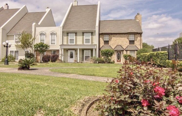 2316 Knickerbocker Dr, Nederland, TX 77627 - Townhome Rentals in ...