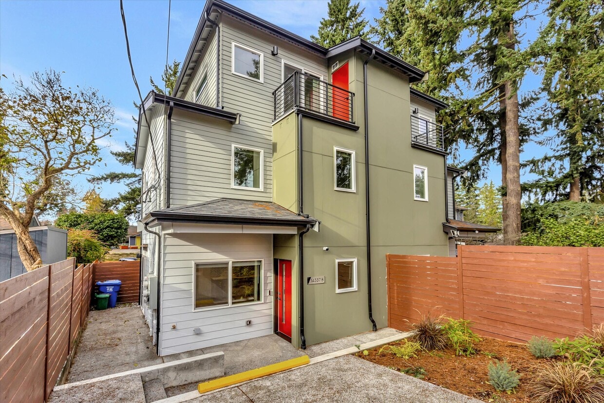 14337 Roslyn Pl N Unit 1, Seattle, WA 98133 - Condo for Rent in Seattle ...