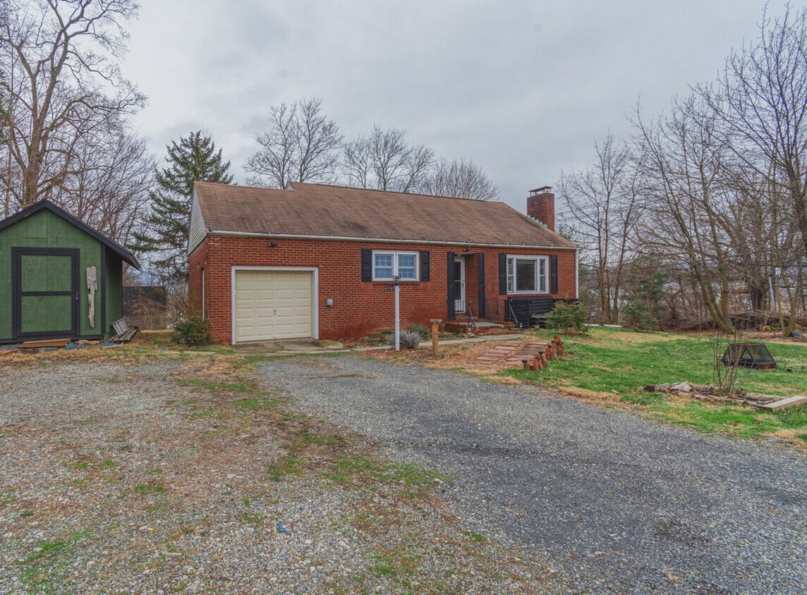 205 Quassaick Ave, New Windsor Township, NY 12553 - House Rental in New ...