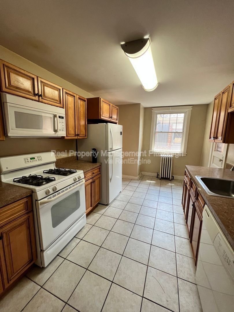 5731 Phillips Ave Unit 2, Pittsburgh, PA 15217 - Room for Rent in ...