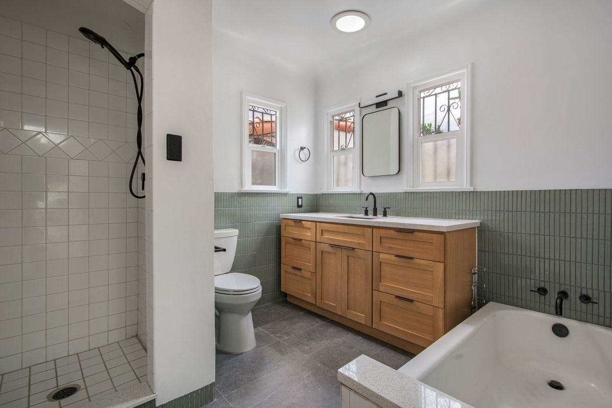 4126 S Bronson Ave, Los Angeles, CA 90008 | Apartments.com
