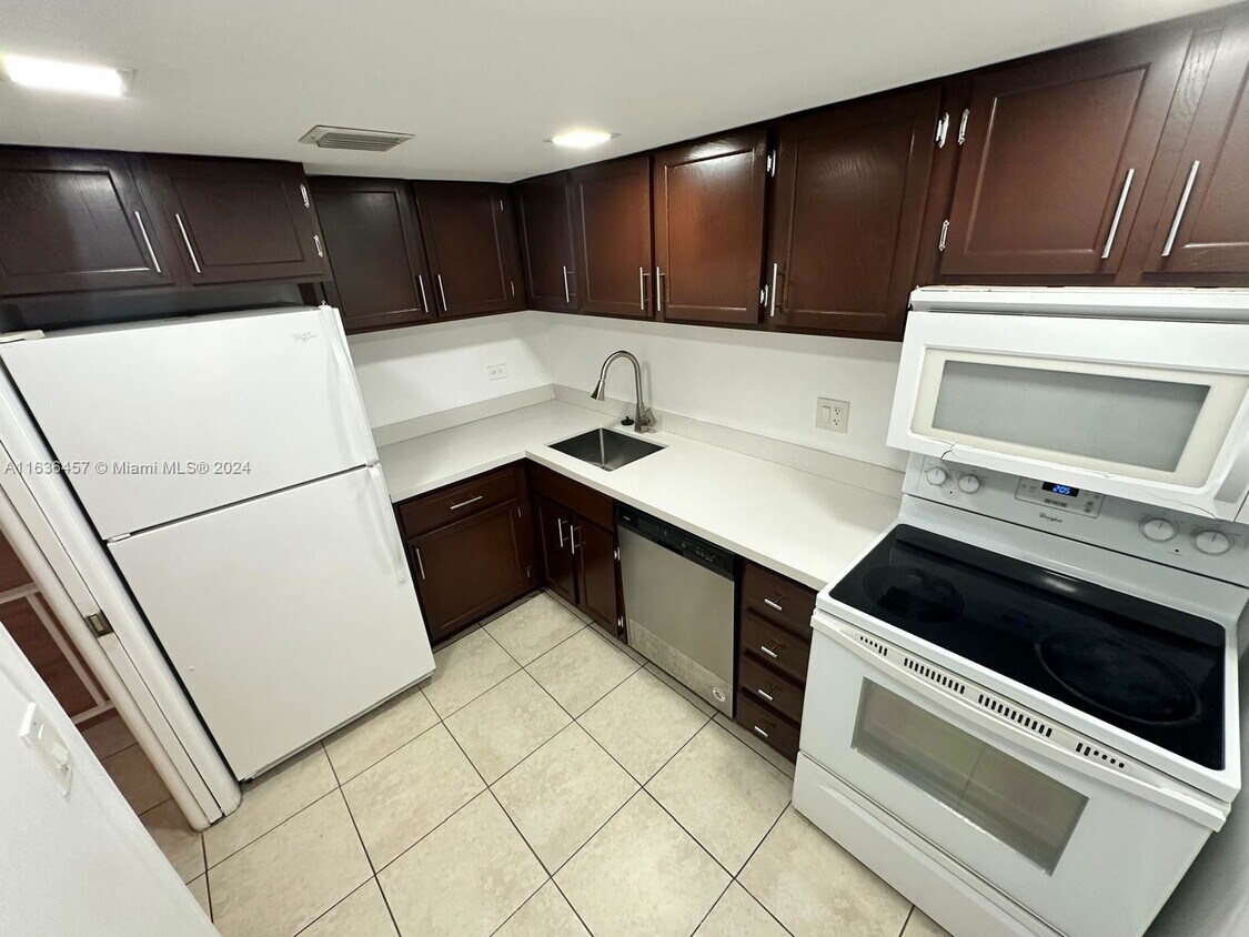 3730 Inverrary Dr Unit 1F, Lauderhill, FL 33319 - Condo for Rent in ...