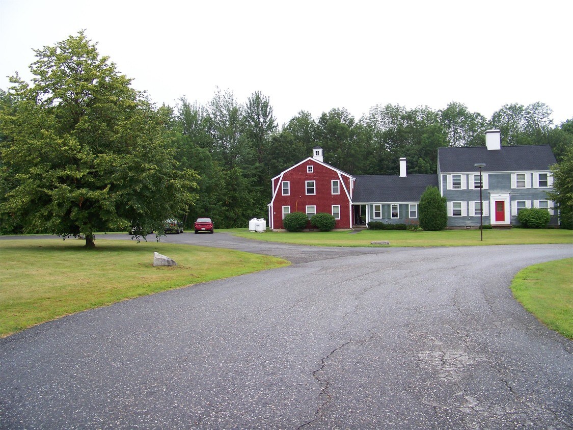 21 Village Dr Unit 21-3, Manchester, ME 04351 - Room for Rent in ...