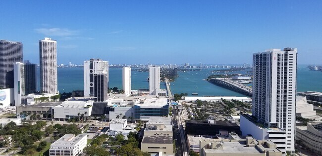 Miami Plaza - Alquileres en Miami, FL | Apartamentos.com