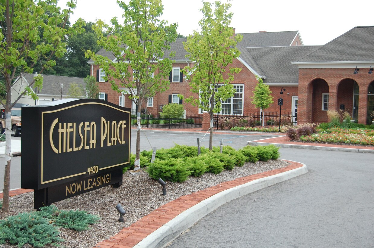 Chelsea Place Apartments & Townhomes - 4430 N Holland Sylvania Rd ...