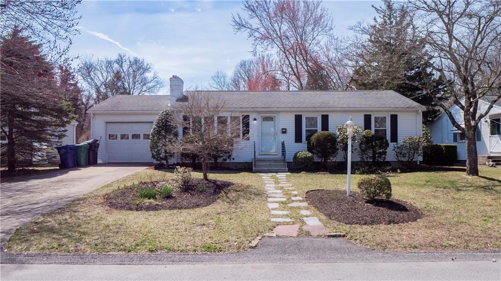 100 Longfellow Dr, East Greenwich, RI 02818 - House Rental in East ...