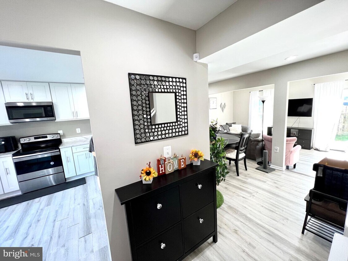 10275 Latney Rd, Fairfax, VA 22032 - House Rental in Fairfax, VA | Apartments.com