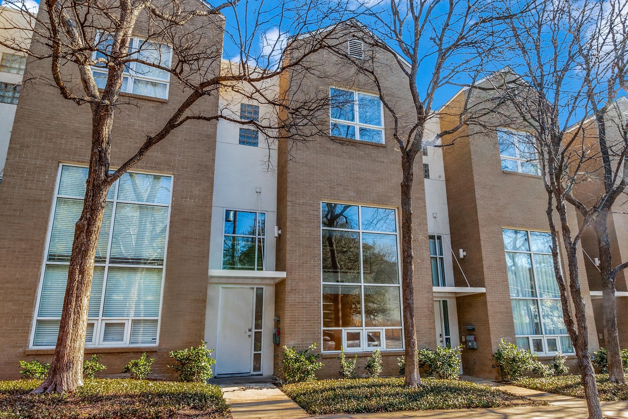 4060 Travis St, Dallas, TX 75204 - Townhome Rentals in Dallas TX ...