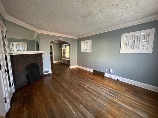 14027 Parkdale Ave Unit DOWN, Cleveland, OH 44111 - Room for Rent in ...