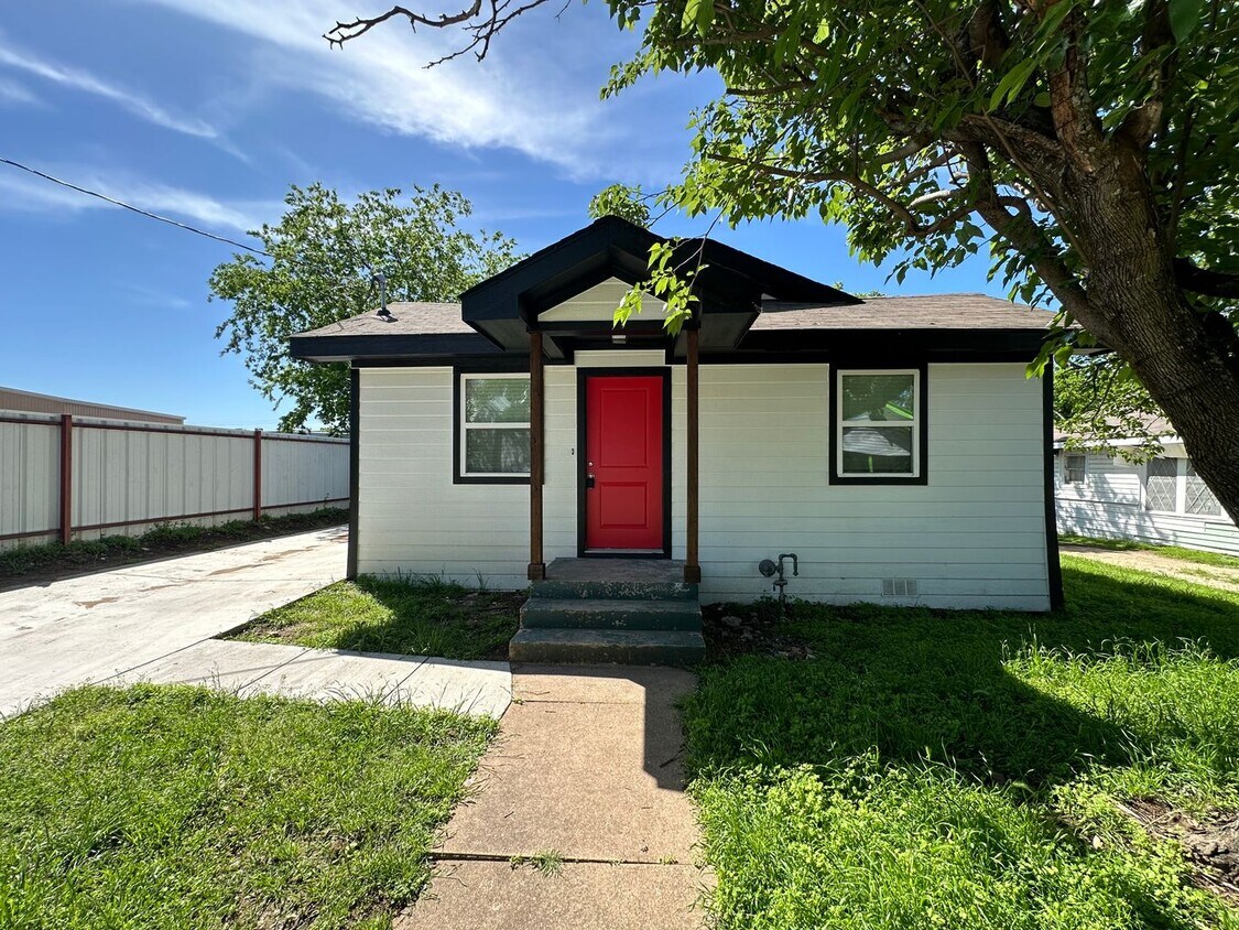 112 W Wilson St, Cleburne, TX 76033 - House Rental in Cleburne, TX ...