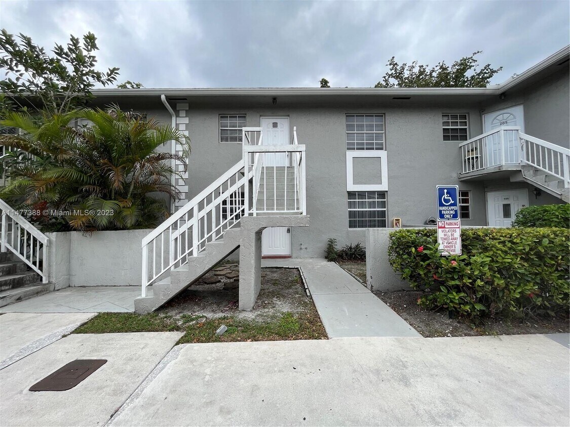 470 NE 210th Cir Terrace Unit 104-11, Miami, FL 33179 - Condo for Rent ...