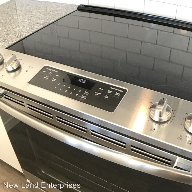 Encore Apartments - Milwaukee, WI | Apartments.com