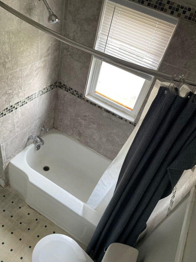 433 Vine St Unit 3, Eau Claire, WI 54703 - Apartments in Eau Claire, WI ...