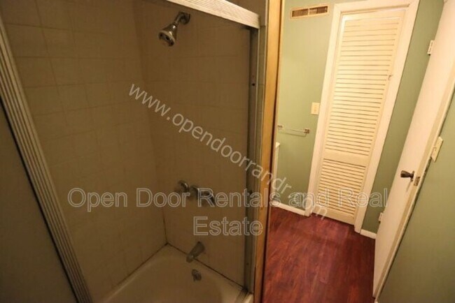 501 N Broadway St Unit E, Butler, IN 46721 - Condo for Rent in Butler ...