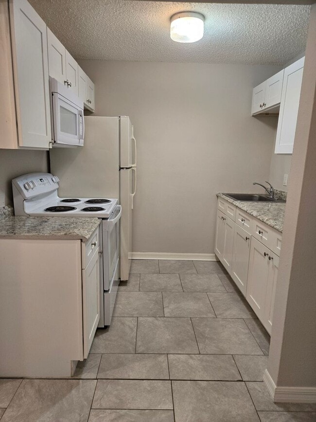 1108-1116 Melody Ln Unit 1202 Melody Ln, Sebring, FL 33872 - Room for ...