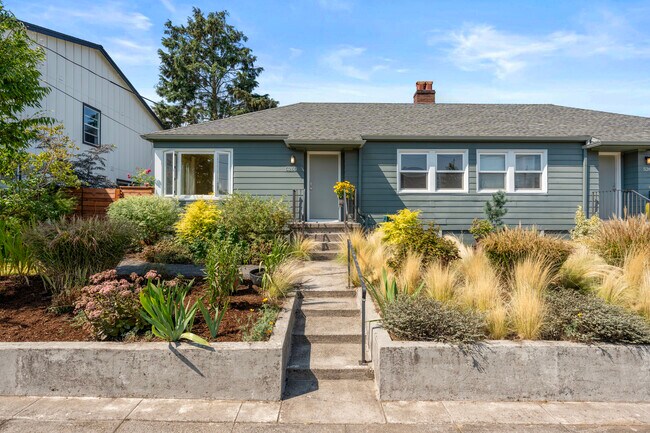 Foxchase Apartments for Rent with a Yard - Portland, OR - Updated Today ...
