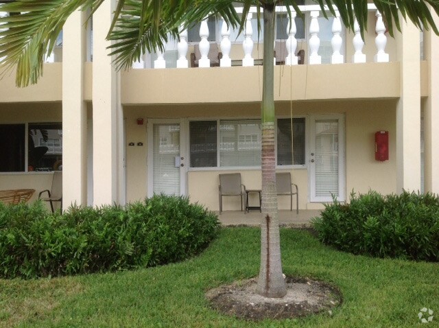 Coral Ridge Galt Apartments for Rent with a Swimming Pool - Fort ...