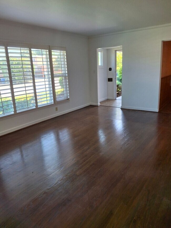 SHOWINGS: MONDAY, 10/20* WEDNESDAY, 10/22*... House | University of San ...