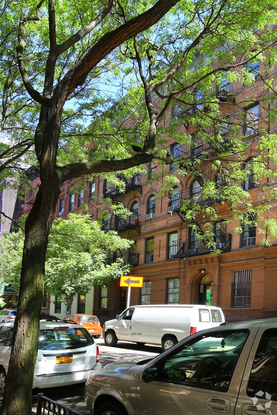 321-323 E 93rd St, New York, NY 10128 - New York, NY, 10128 ...