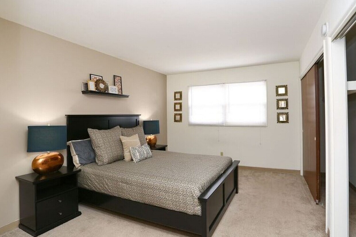 Town And Country Apartments Urbana
