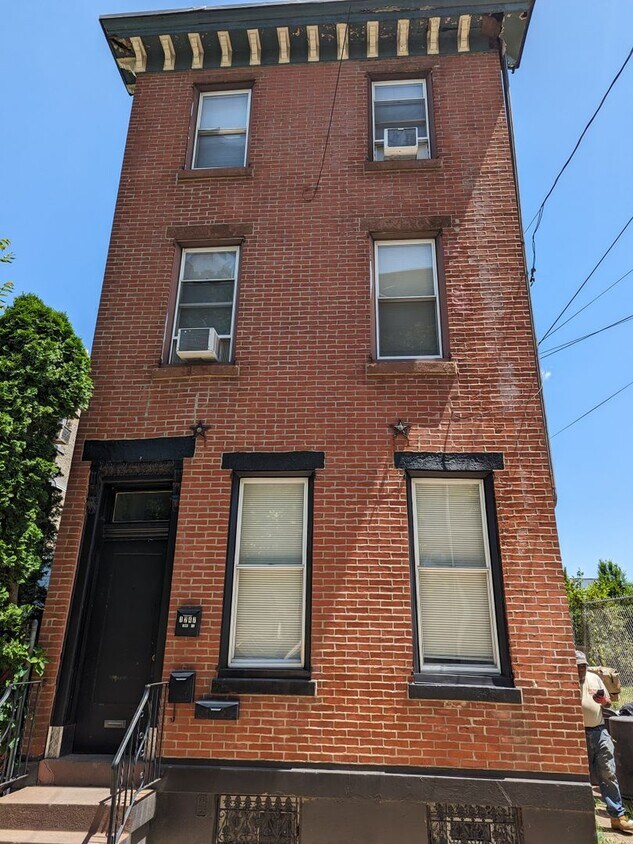 1247 E Berks St Unit 1, Philadelphia, PA 19125 - Room for Rent in ...
