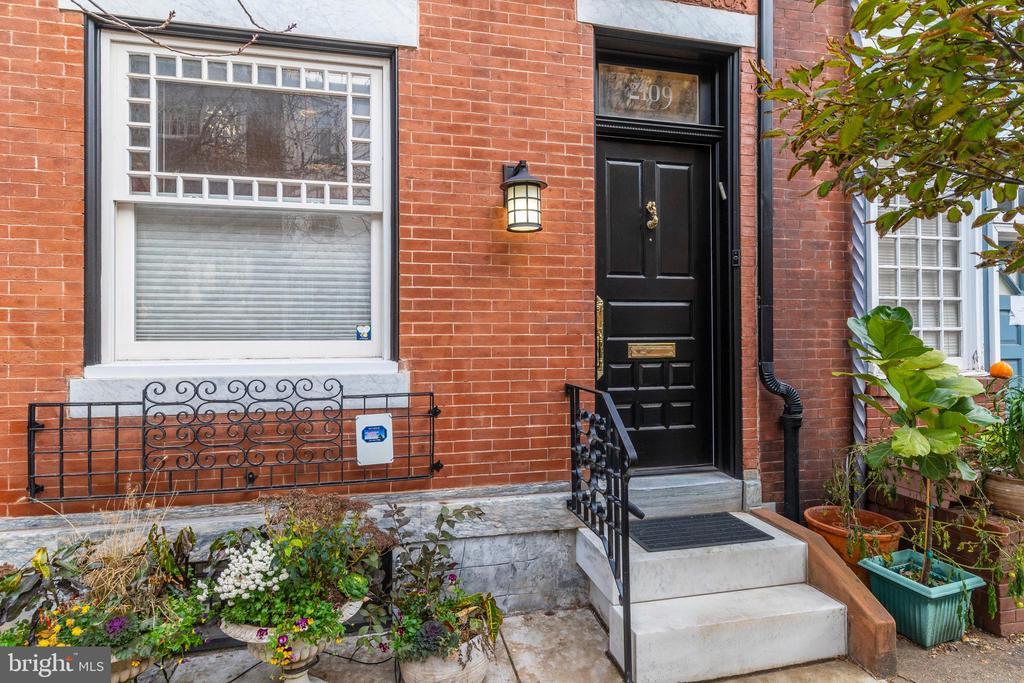 2109 Locust St, Philadelphia, PA 19103 - Townhome Rentals in ...