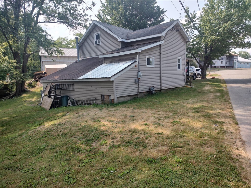 11 Deer St, Albion, PA 16401 - House Rental in Albion, PA | Apartments.com