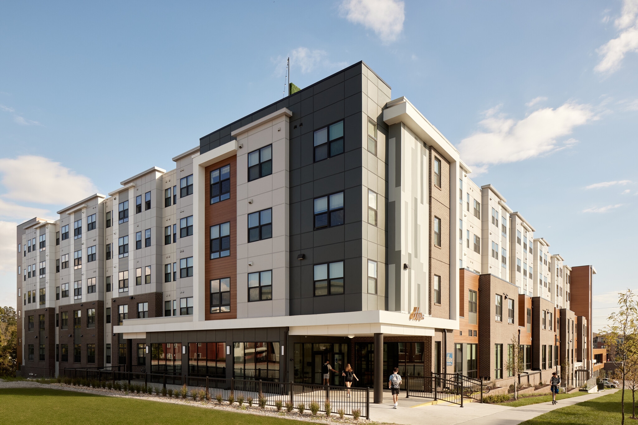Hive - 700 S Dubuque St Iowa City, IA 52240 | Apartments.com