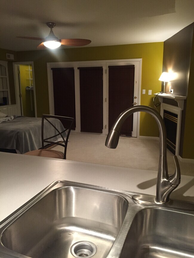 2726 Hollywood Ter Unit 102, Louisville, KY 40206 - Condo for Rent in ...