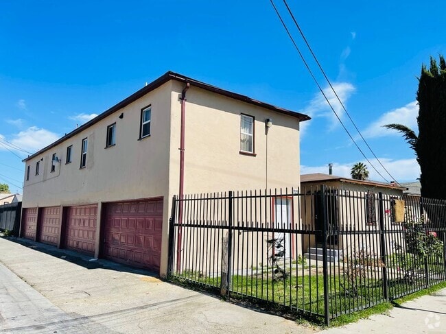 Downtown Compton Apartments for Rent with a Living Room - Compton, CA ...