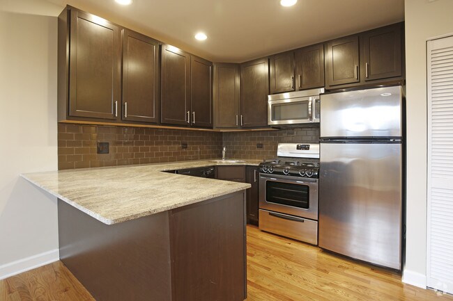 Lincoln Square Commons - 4759 N Maplewood Ave Apartments - 4759 N ...