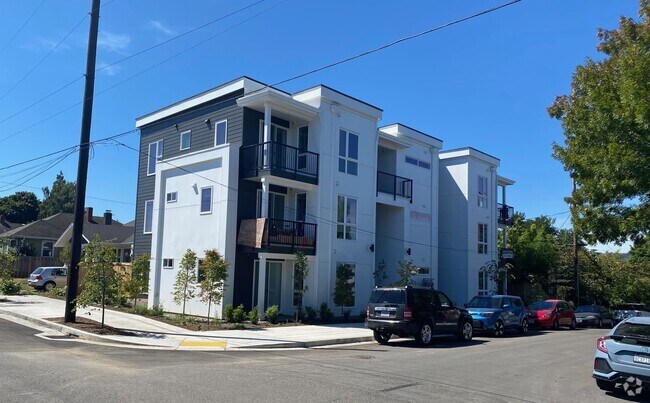 Clifford Apartments for Rent with High Ceilings - Portland, OR ...