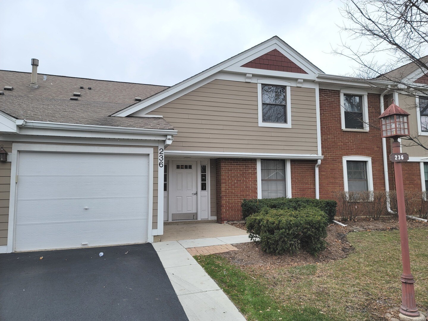 236 Deerpath Ct, Schaumburg, IL 60193 - House Rental in Schaumburg, IL ...