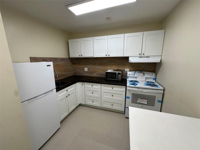 1101 NW 7th Ave, Fort Lauderdale, FL 33311 - Room for Rent in Fort ...