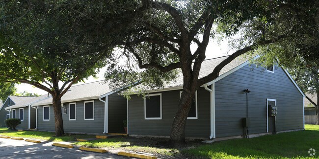 Mosswood Apartment Homes Apartments - Victoria, TX | Apartments.com