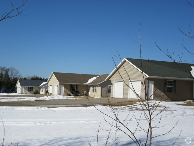 Townhomes for Rent with Garages in King, WI